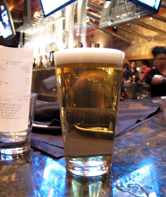 Yard House Bar and Grill : 哇靠!洛杉磯