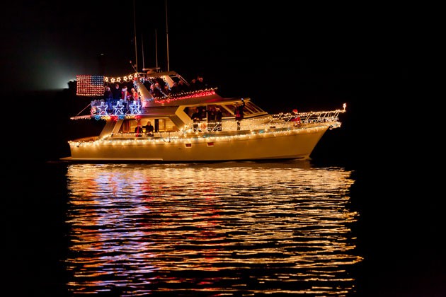 Santa Barbara Parade of Lights at the Harbor : 哇靠!洛杉磯